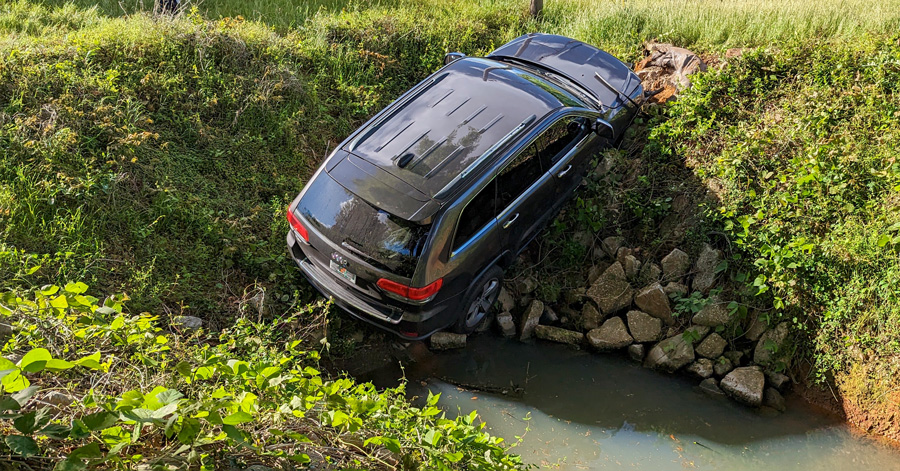 Vehicle Crashes Into A Deep Ditch At The Alabama-Florida State Line ...