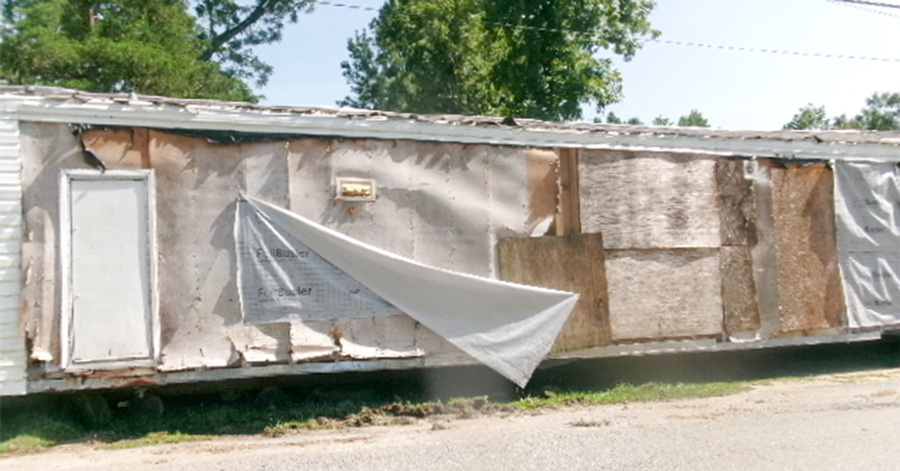 Neighborhood Nuisance: Abandoned Dilapidated Mobile Home Finally ...